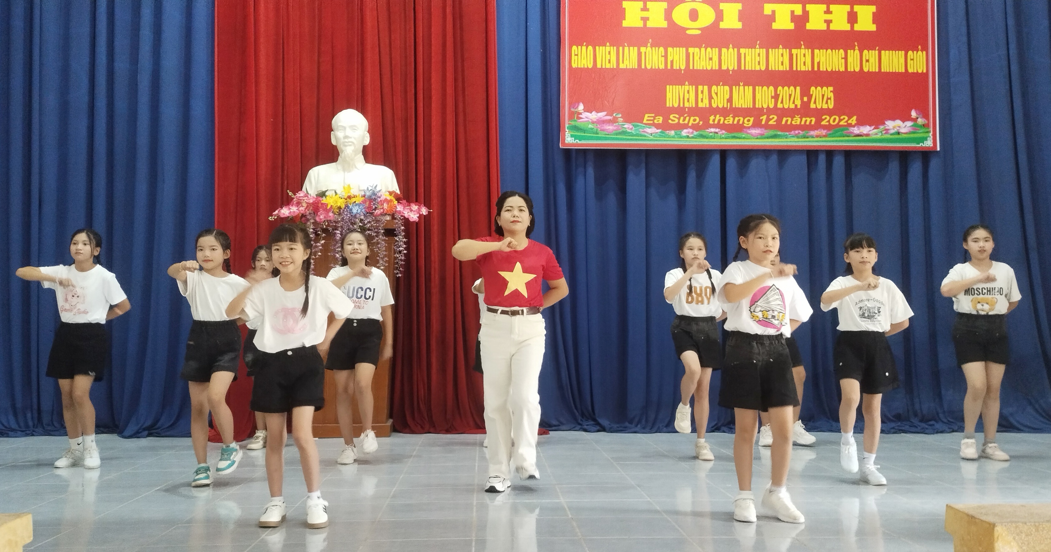 Hội thi Giáo viên làm Tổng phụ trách Đội thiếu niên tiền phong Hồ Chí Minh giỏi